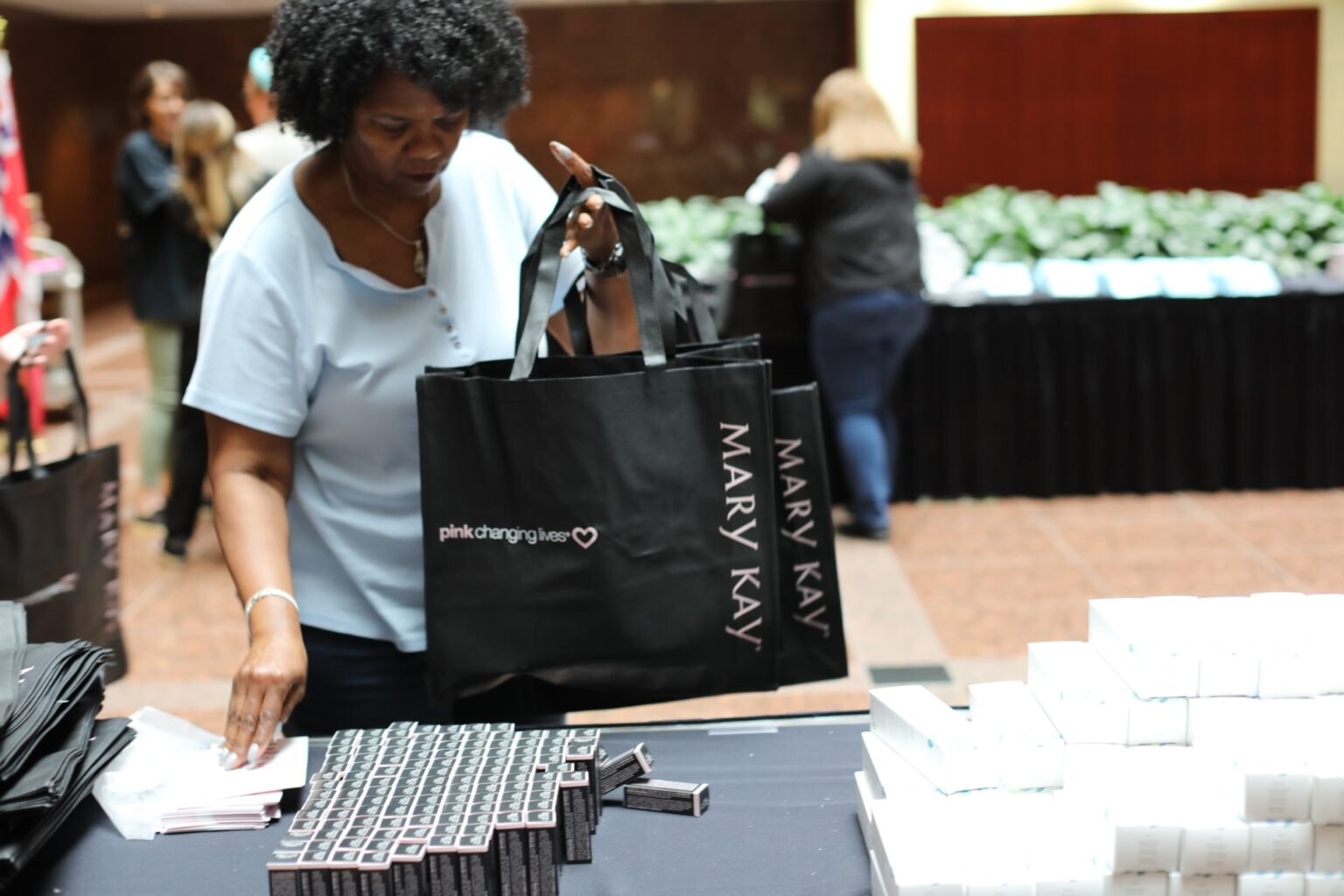 Mary Kay Foundation Awards Grants to Women’s Shelters and Longtime ...